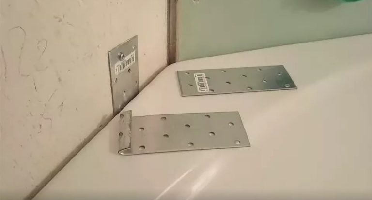 Крепление акриловой ванны к стене: 3 надежных варианта